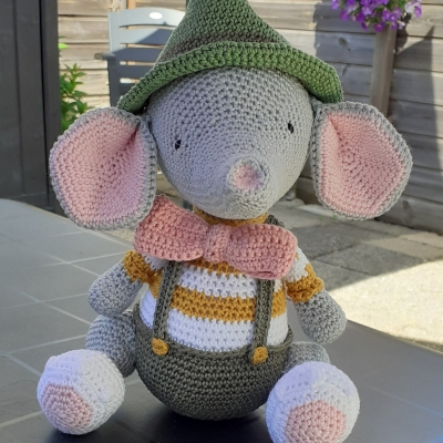 Amigurumi.com - Book creations - Amigurumi Treasures 2 - Doki the elephant