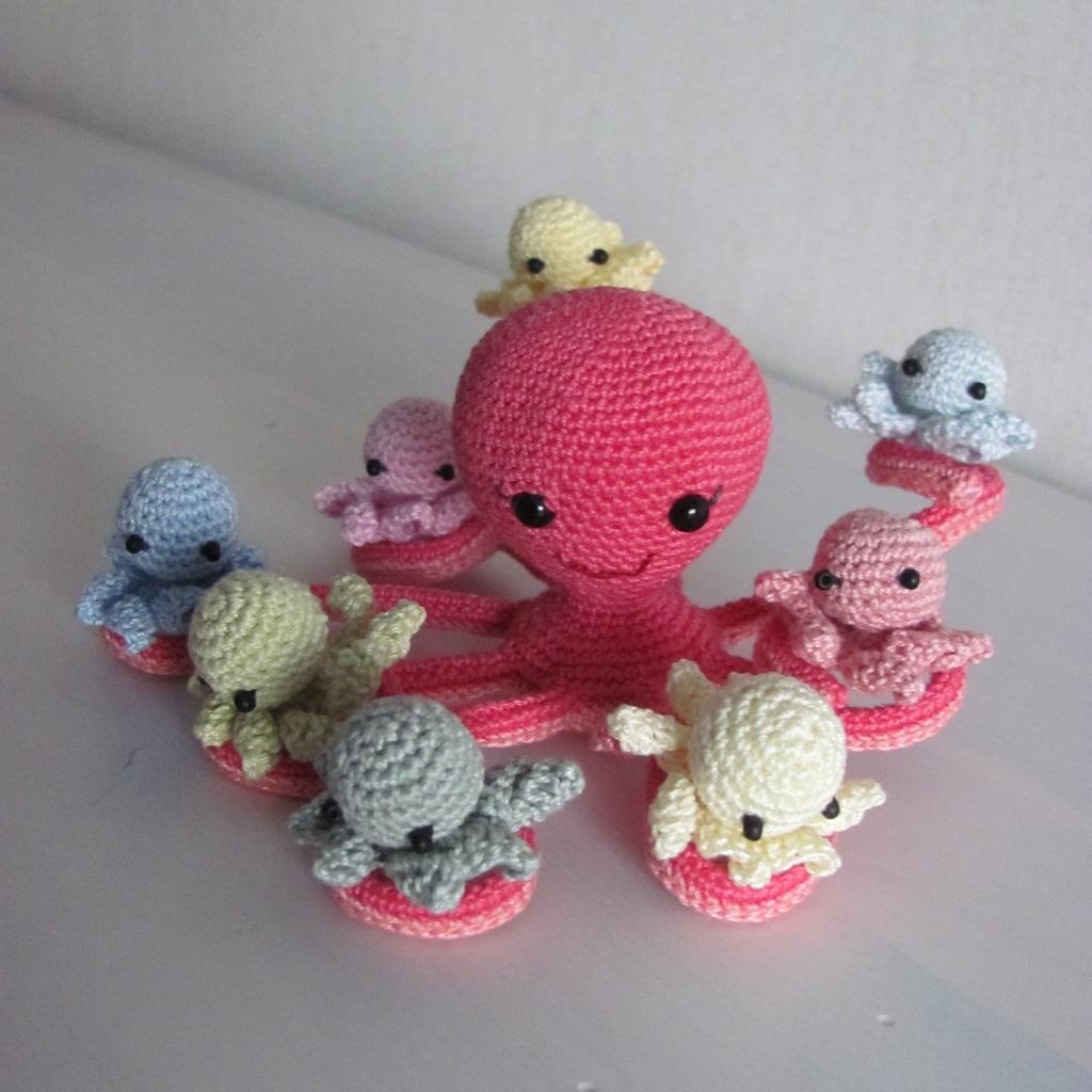 Amigurumi.com - Creations - Mama Octa & her Baby Octopi from Amigurumi ...