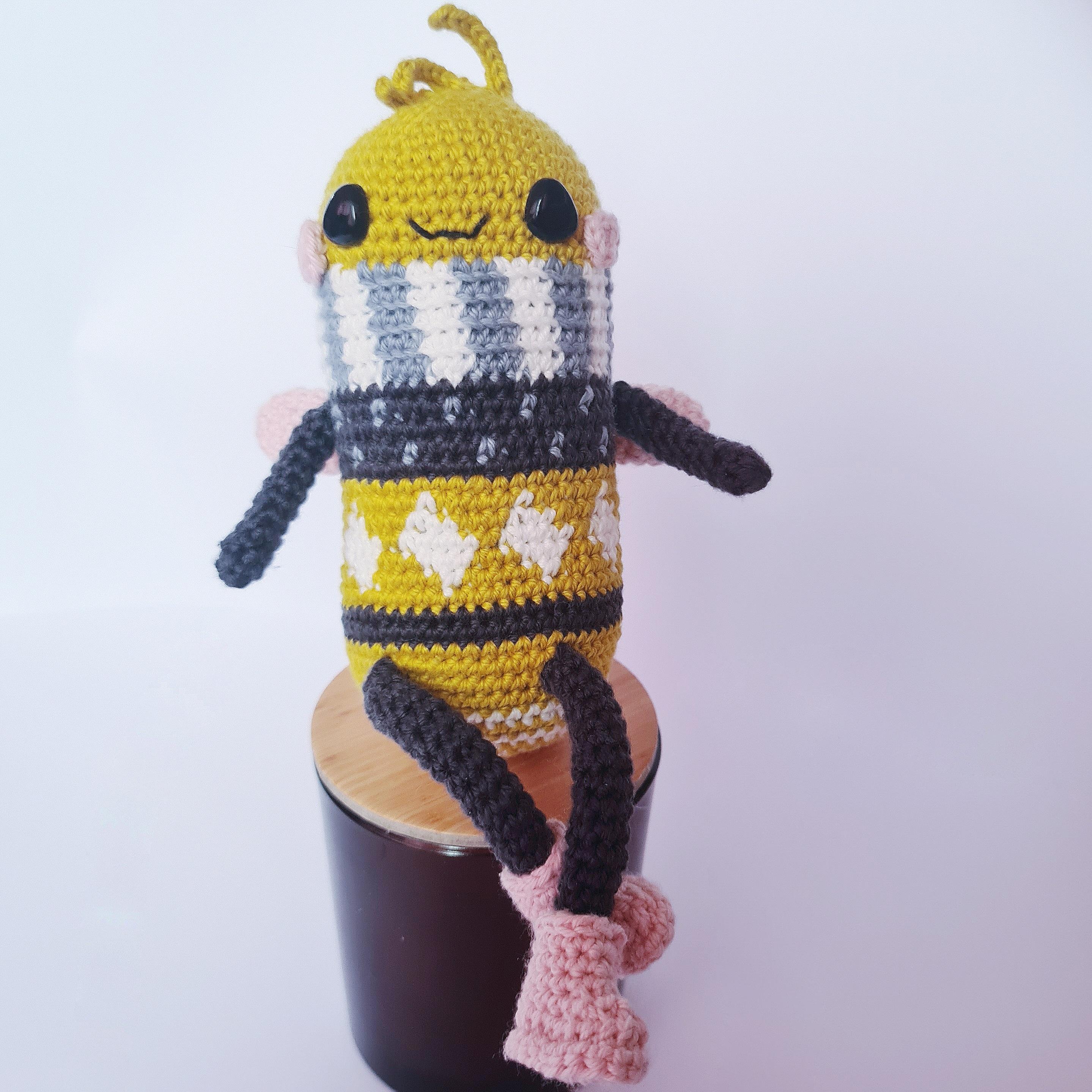 Amigurumi.com - Creations - Agatha Bee from Animal Friends of Pica Pau 2