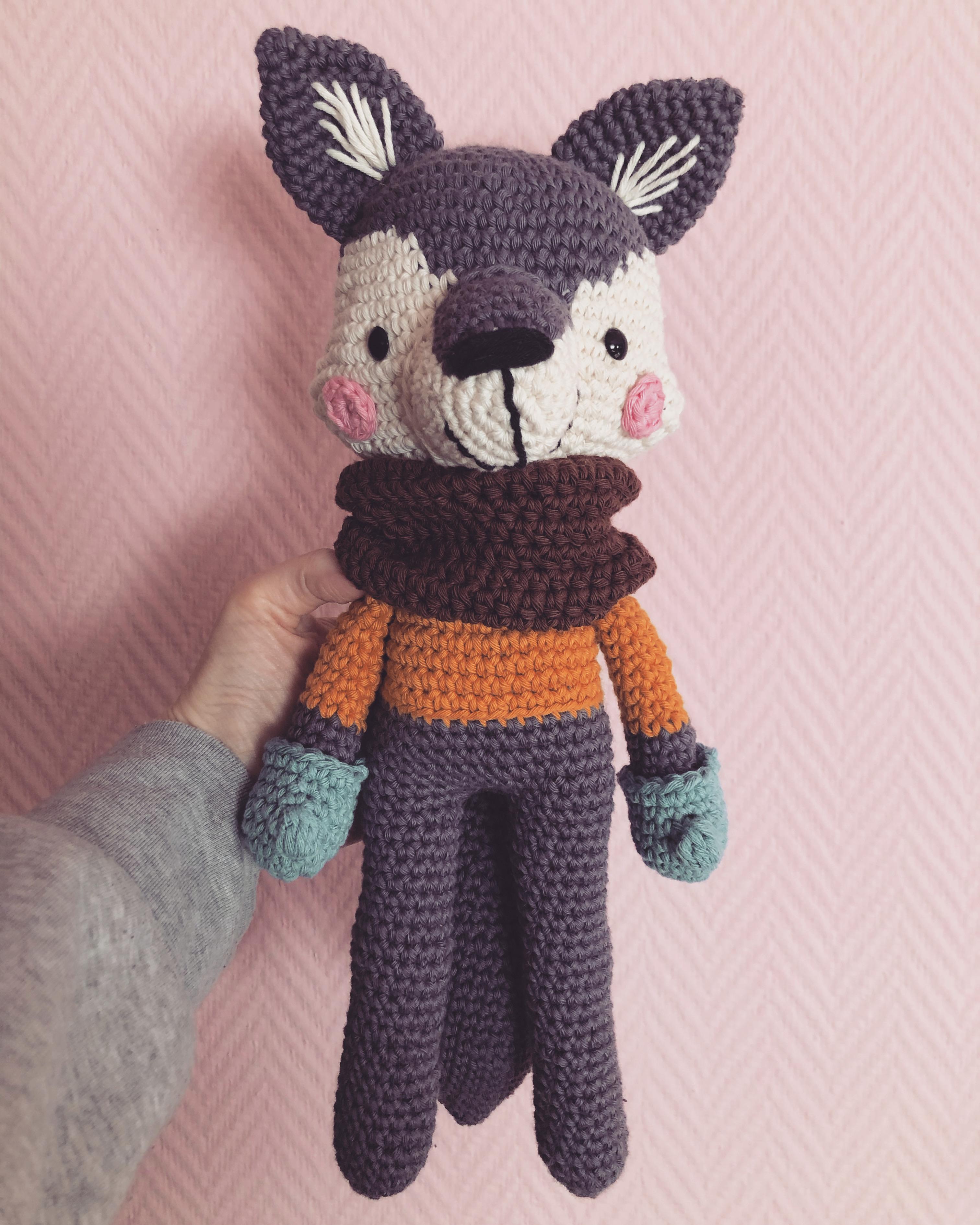 Amigurumi.com - Creations - Harry Wolf from Animal Friends of Pica Pau