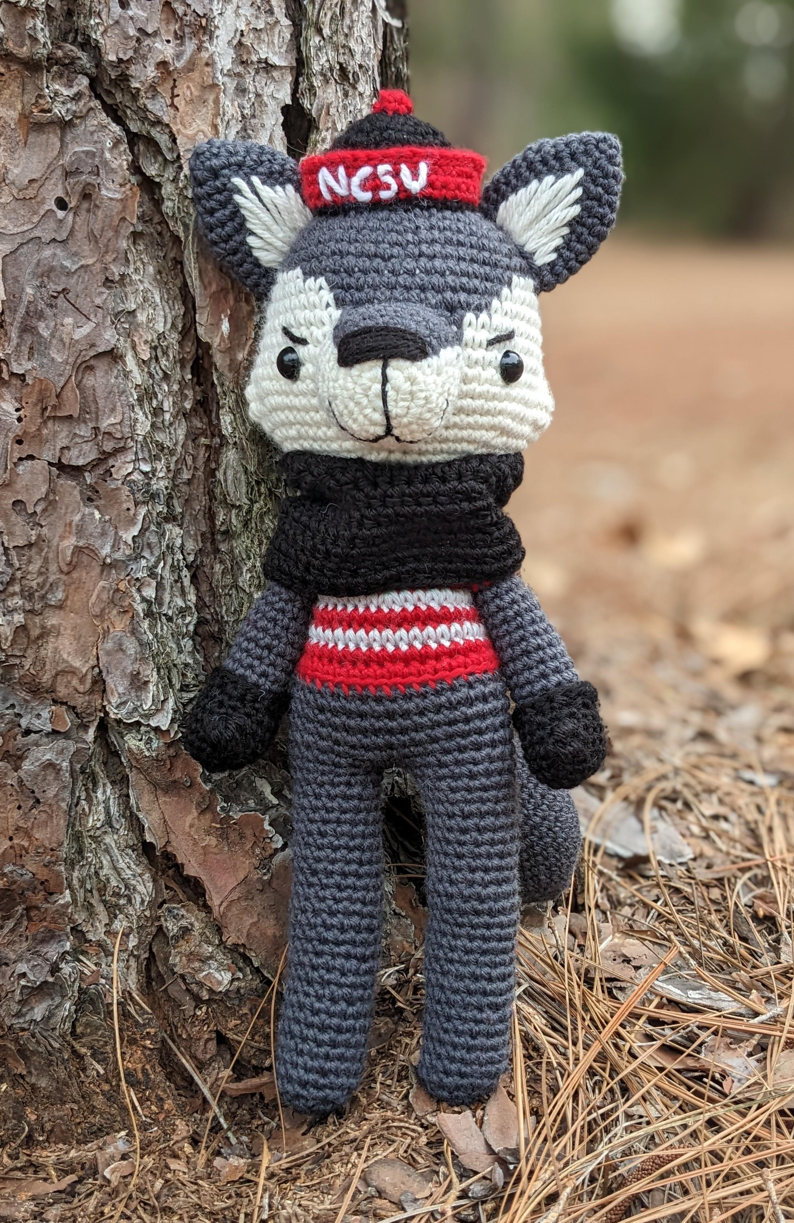Amigurumi.com - Creations - Harry Wolf from Animal Friends of Pica Pau