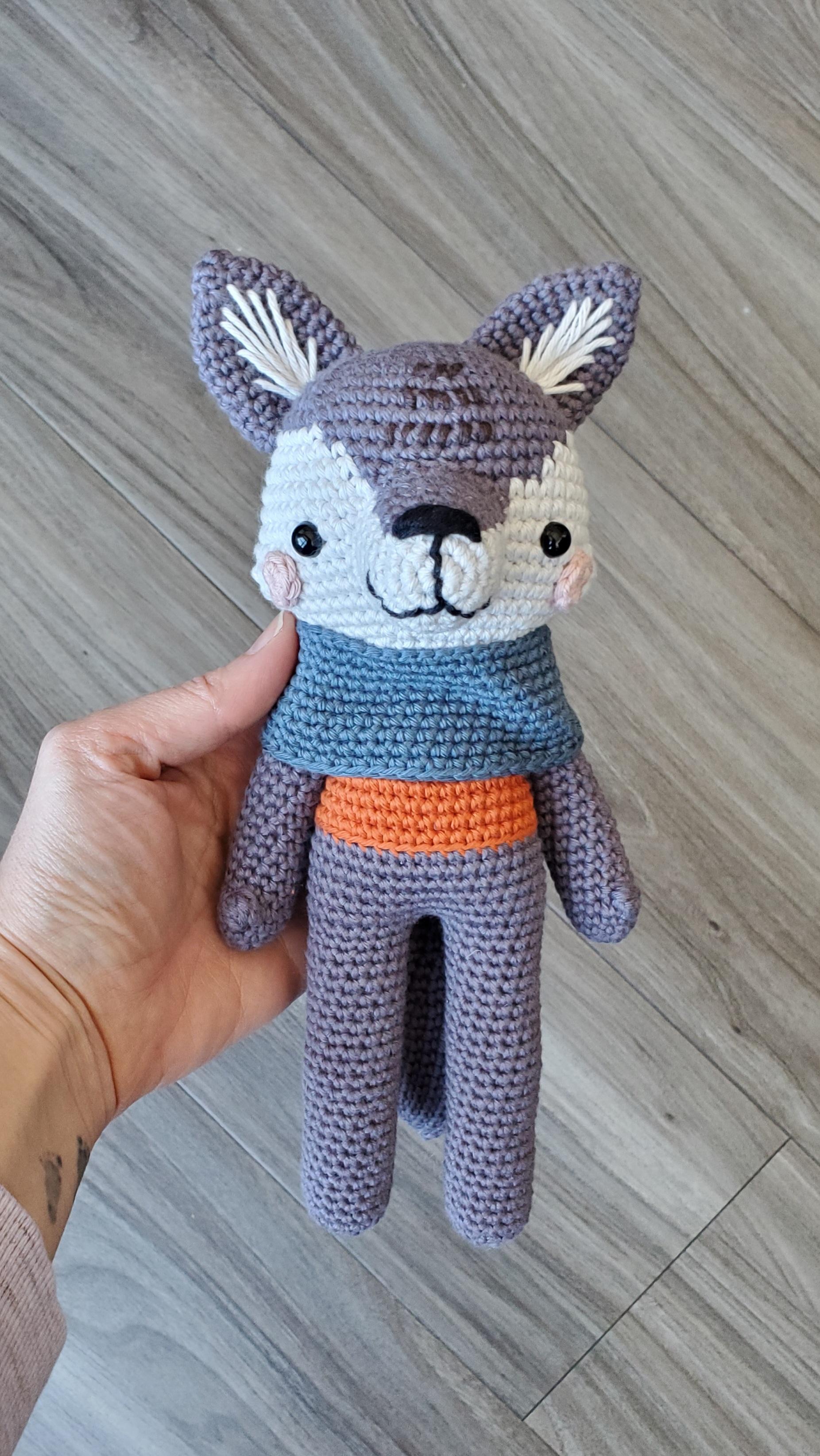 Amigurumi.com - Creations - Harry Wolf from Animal Friends of Pica Pau
