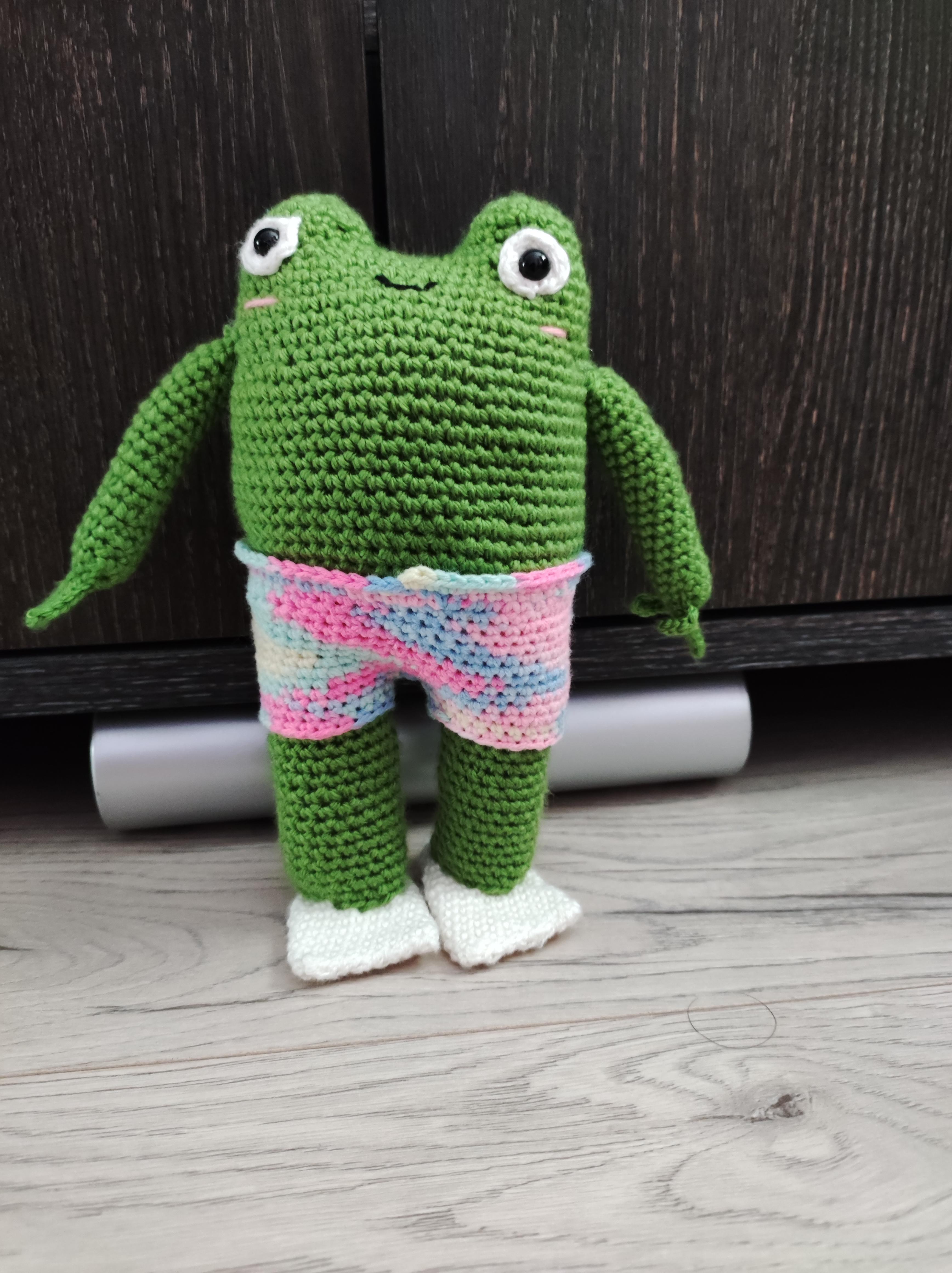 Amigurumi.com - Creations - Victor Frog from Animal Friends of Pica Pau