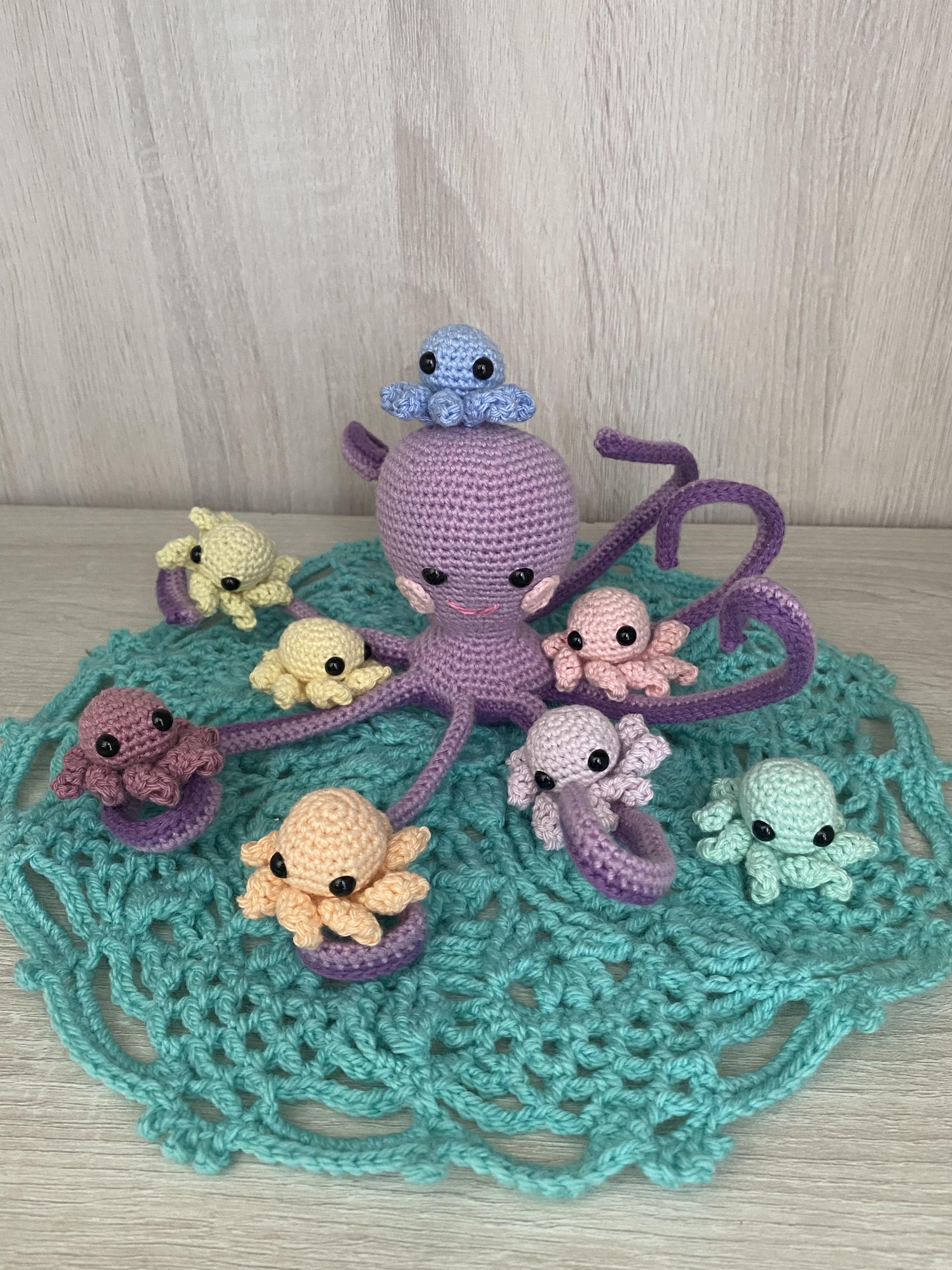 Amigurumi.com - Creations - Mama Octa & her Baby Octopi from Amigurumi ...