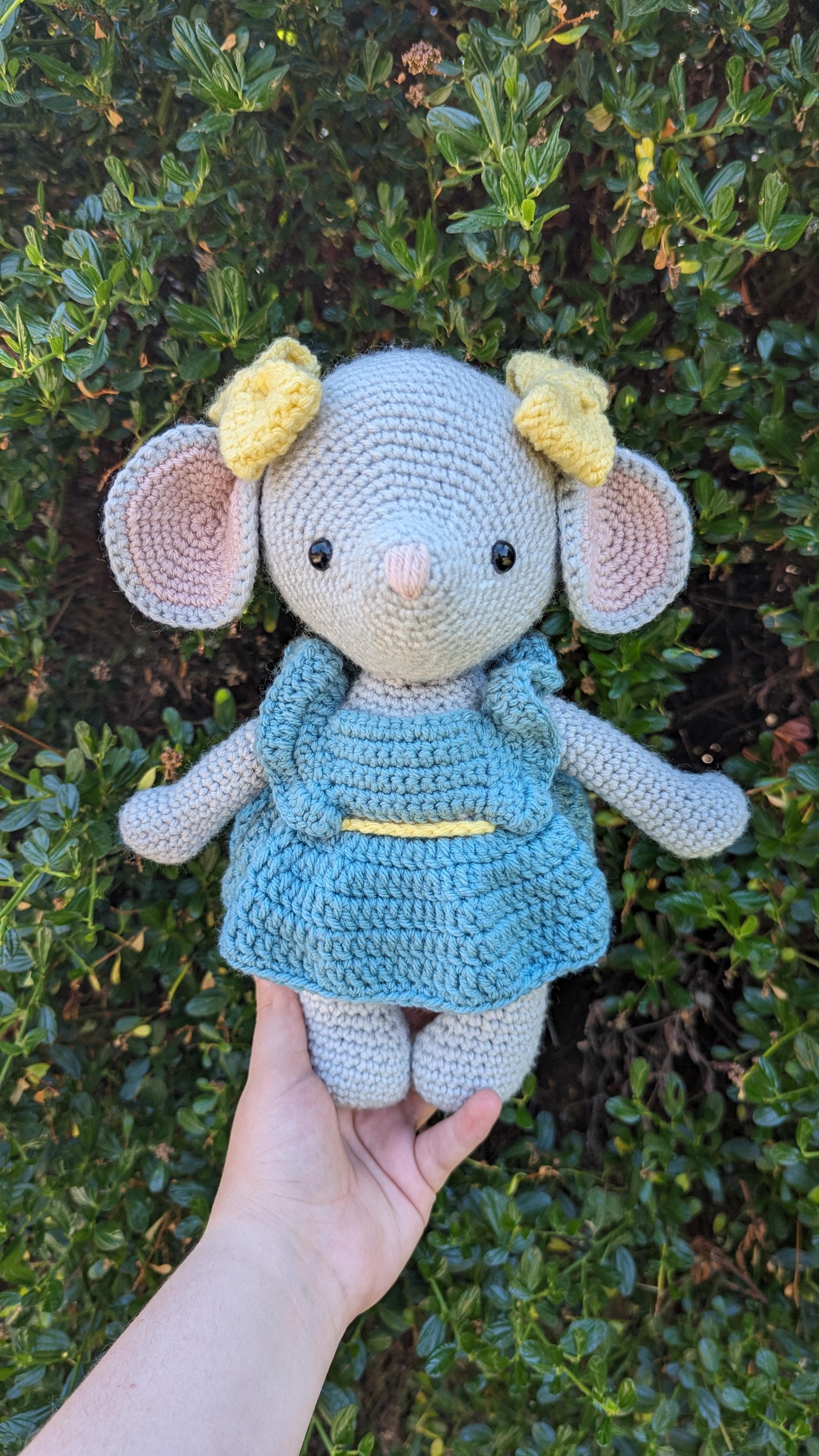 Amigurumi.com - Creations - Hattie the mouse from Amigurumi Treasures 2