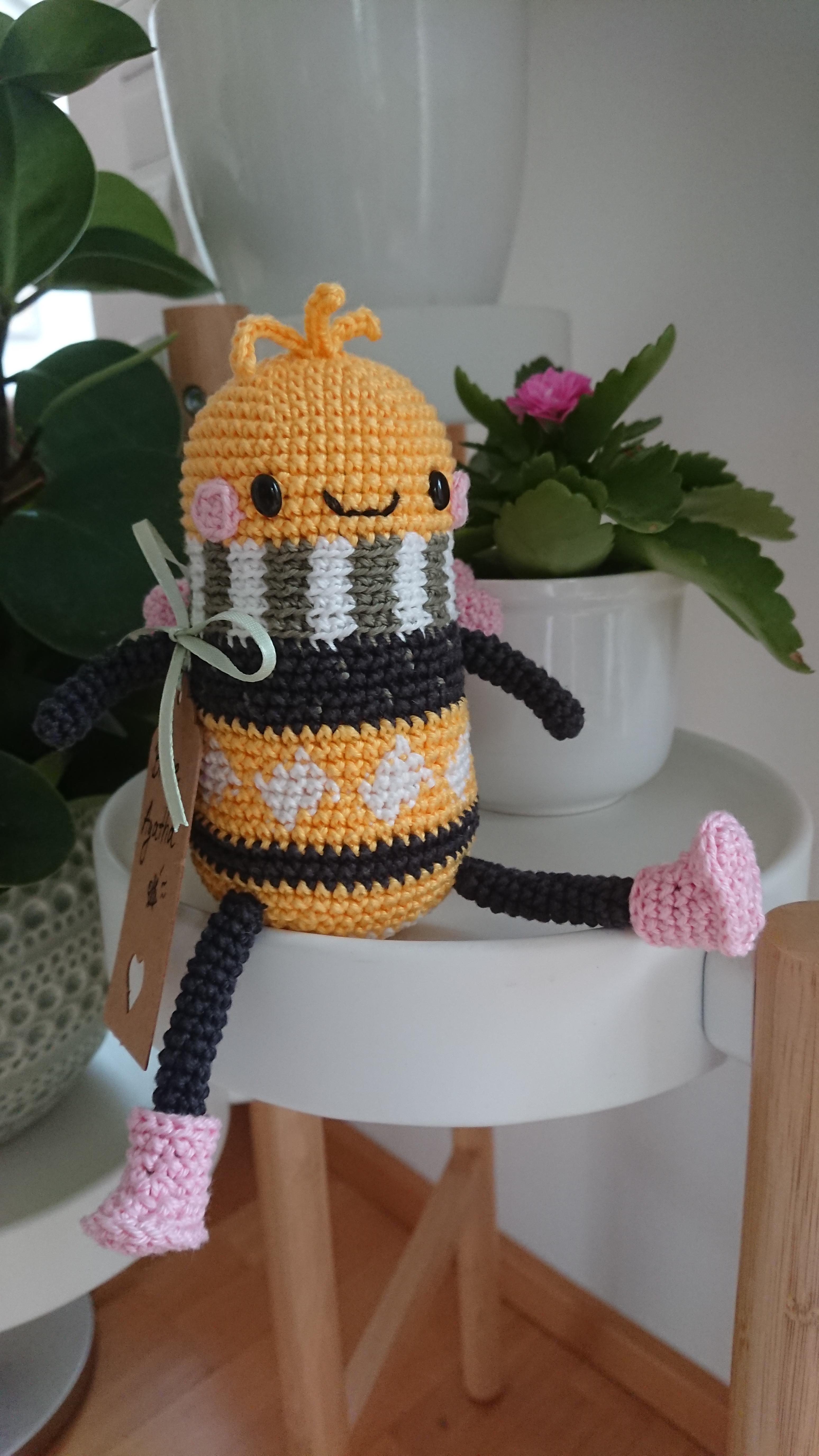 Amigurumi.com - Creations - Agatha Bee from Animal Friends of Pica Pau 2