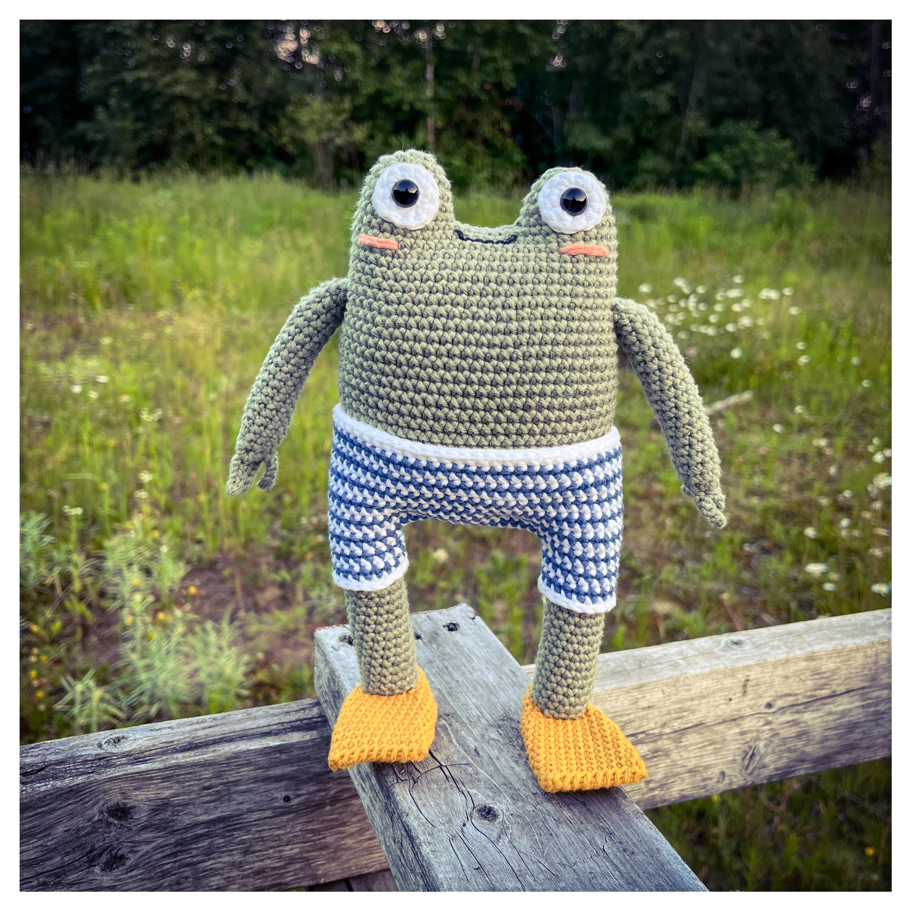 Amigurumi.com - Creations - Victor Frog from Animal Friends of Pica Pau