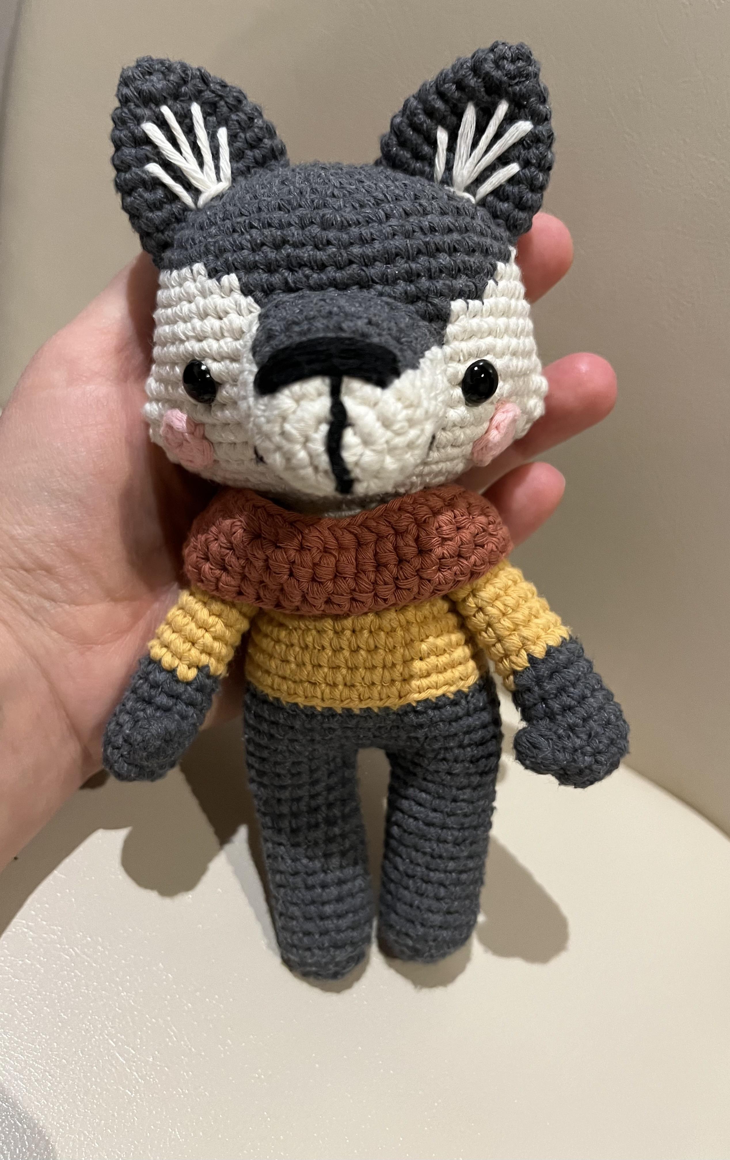 Amigurumi.com - Creations - Harry Wolf from Animal Friends of Pica Pau