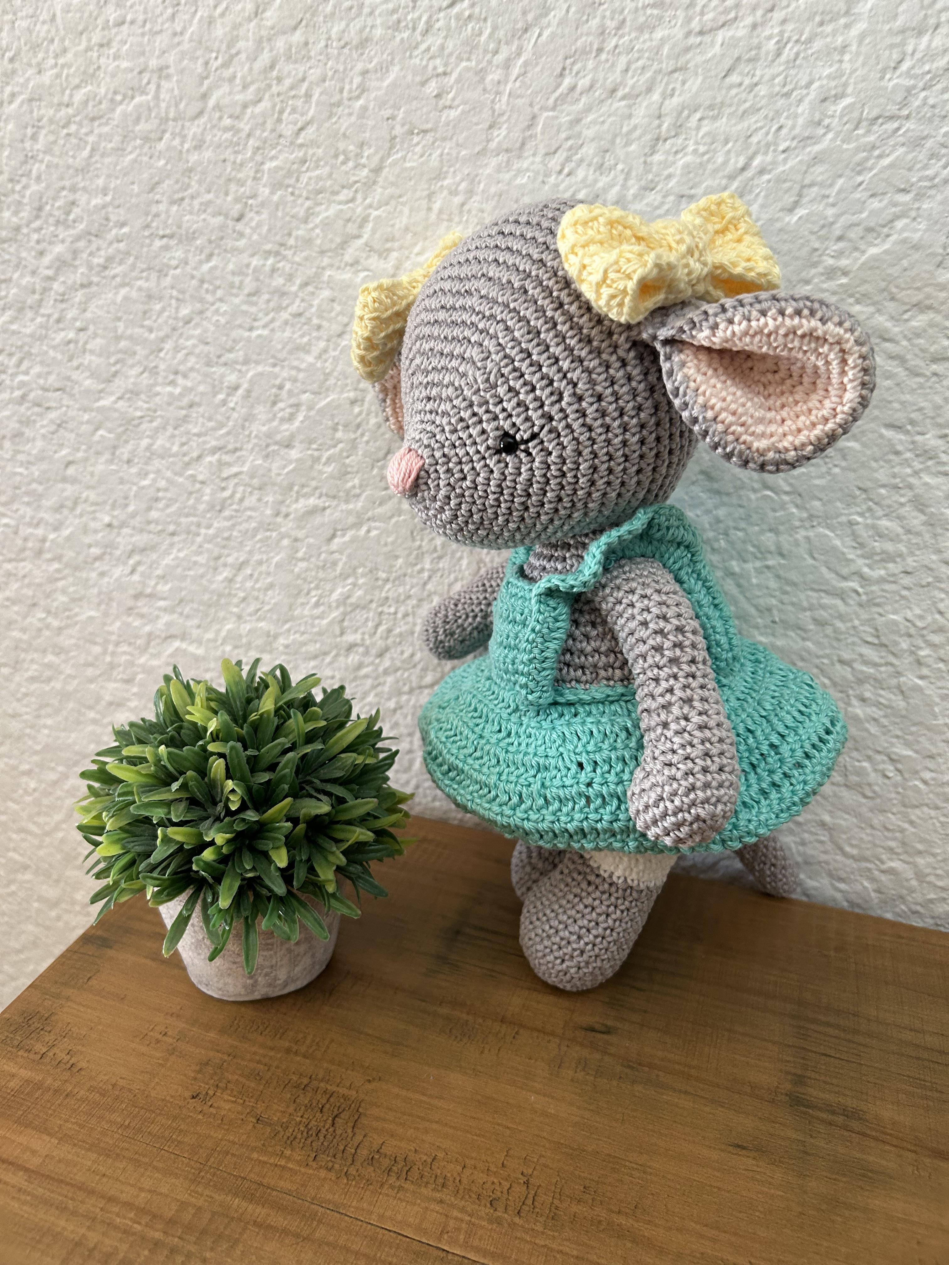 Amigurumi.com - Creations - Hattie the mouse from Amigurumi Treasures 2