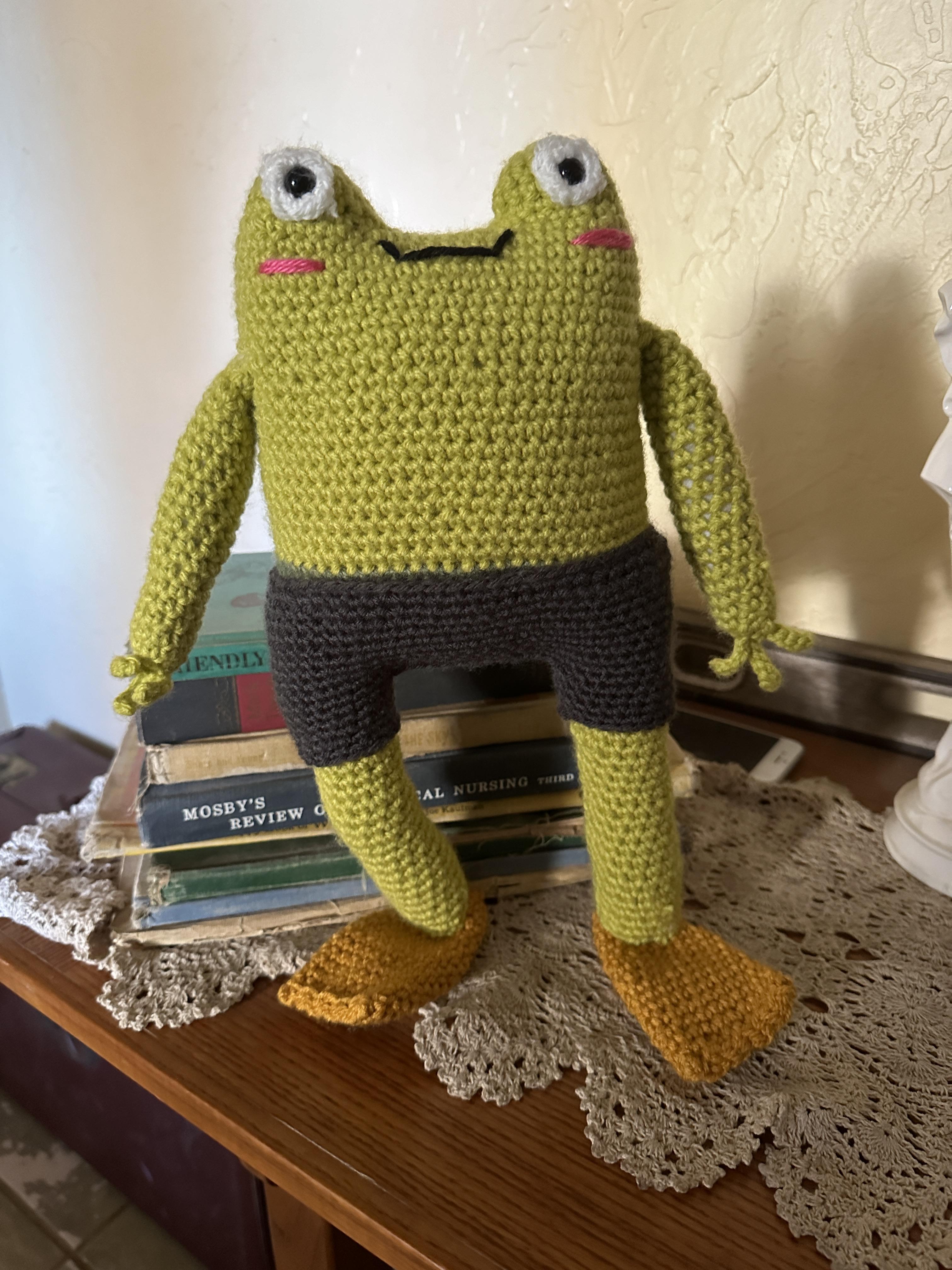 Amigurumi.com - Creations - Victor Frog from Animal Friends of Pica Pau