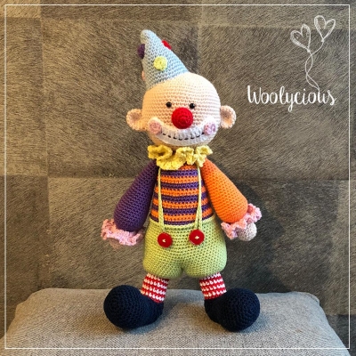 Amigurumi.com - Book creations - Amigurumi-Circus - Chatterbox the Clown