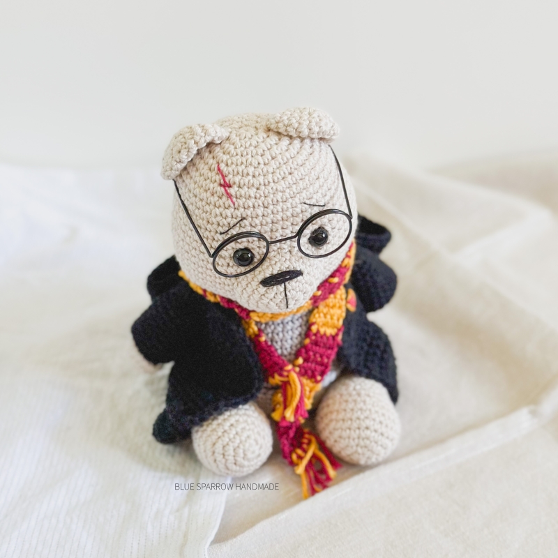 Harry the Wizard Bear amigurumi pattern - Amigurumi.com