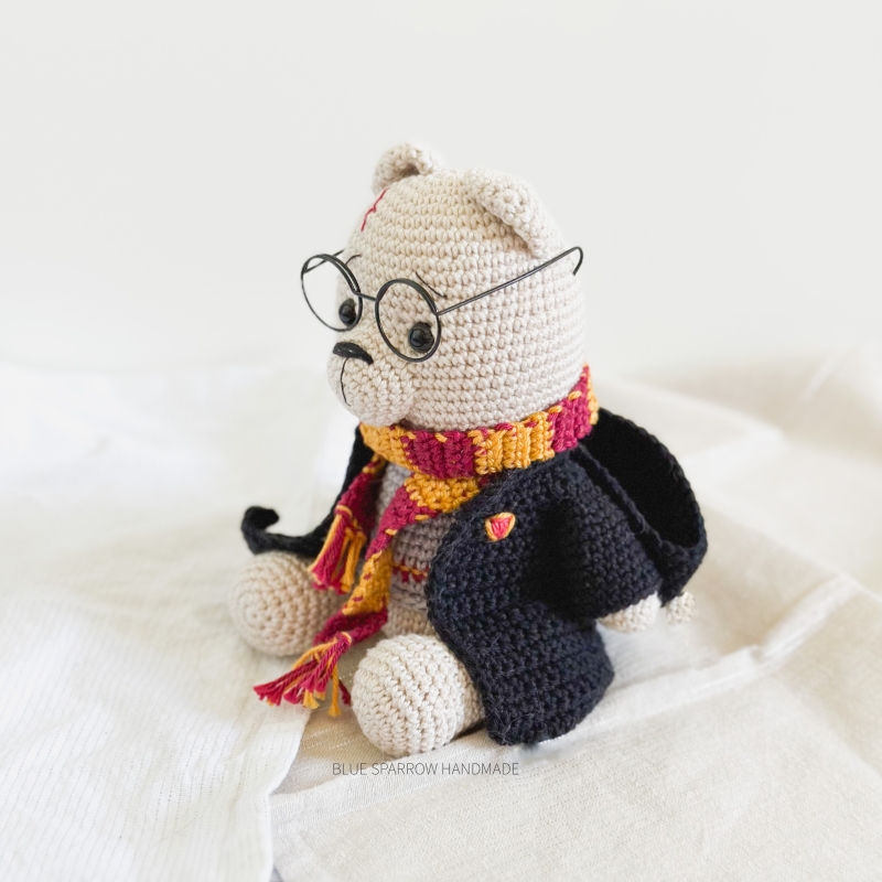 Harry the Wizard Bear amigurumi pattern - Amigurumi.com