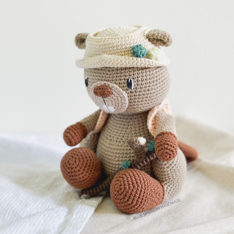 Hazel & Chester - The Beavers amigurumi pattern - Amigurumi.com