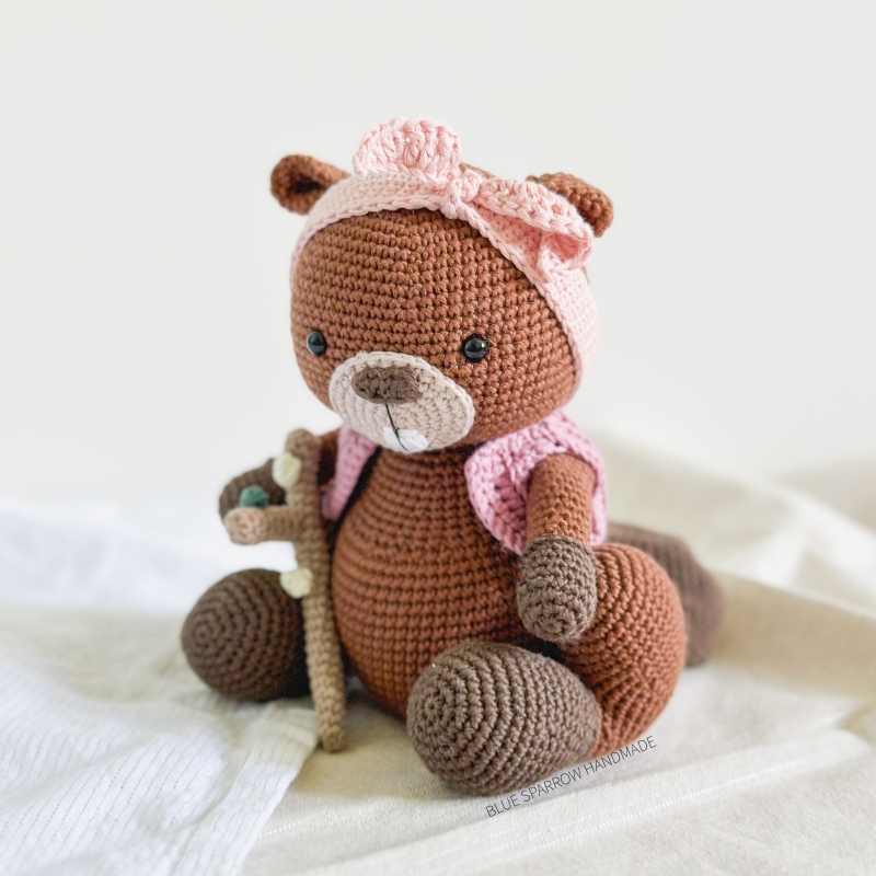 Hazel & Chester - The Beavers amigurumi pattern - Amigurumi.com