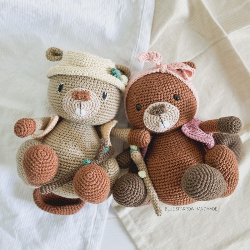 Hazel & Chester - The Beavers amigurumi pattern - Amigurumi.com