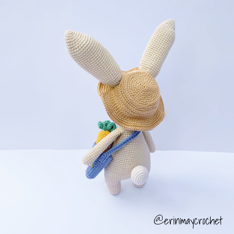 Hazel the Bunny amigurumi pattern - Amigurumi.com