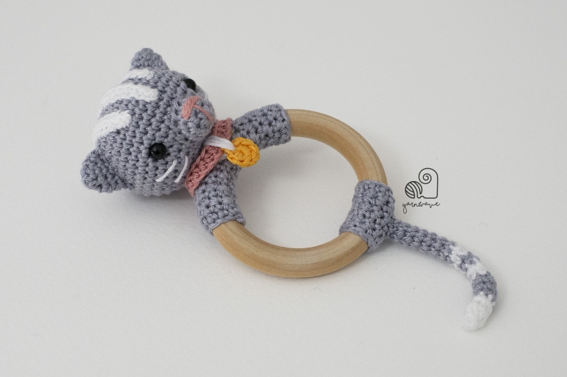 Kathy the Cat rattle amigurumi pattern - Amigurumi.com