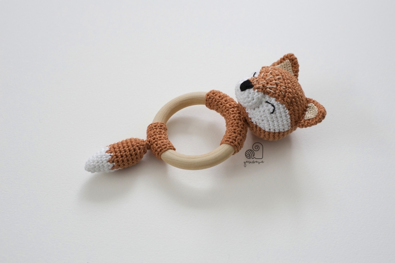 Lucy the Fox rattle amigurumi pattern - Amigurumi.com