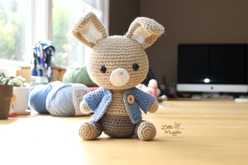 Benjamin the Bunny amigurumi pattern - Amigurumi.com