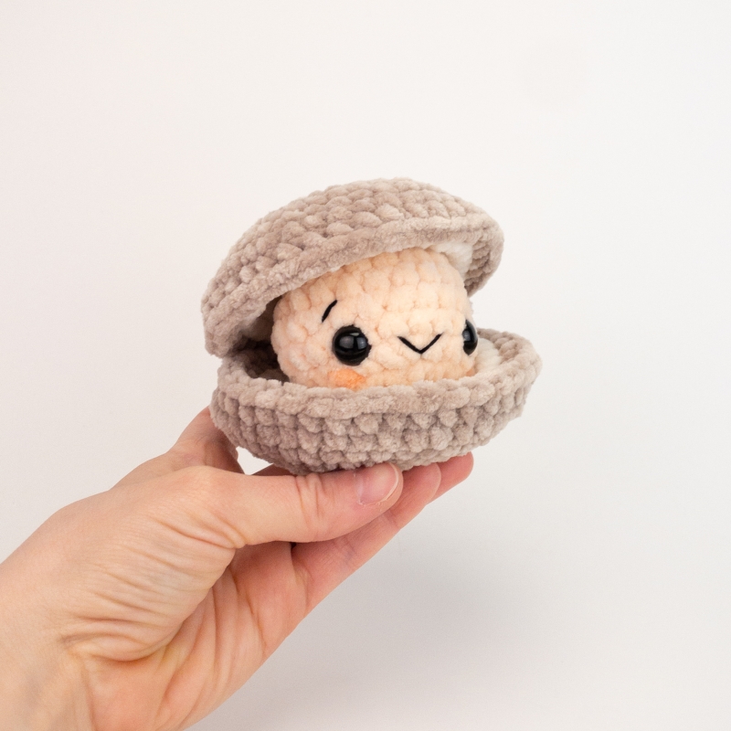 Plush Cecil the Clam amigurumi pattern - Amigurumi.com