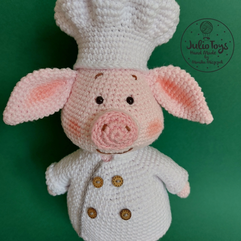 Pig chef Michelle amigurumi pattern - Amigurumi.com