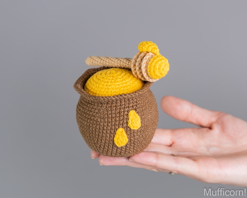 Honey Gnome amigurumi pattern - Amigurumi.com