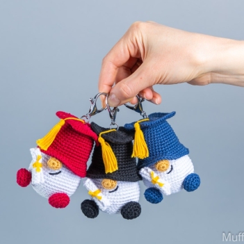 Graduation keychains amigurumi pattern - Amigurumi.com