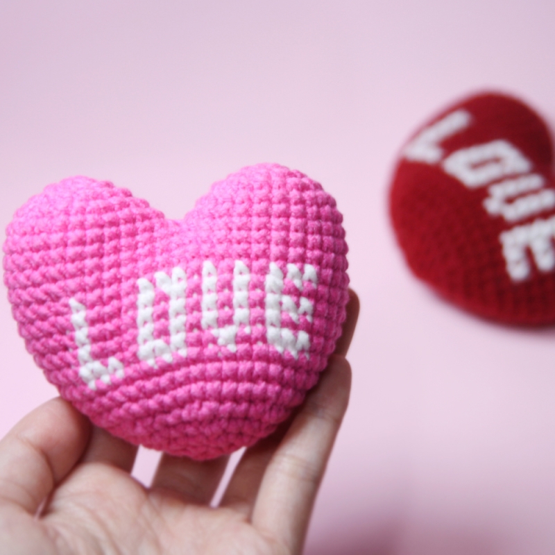 Bear and bunny with big love amigurumi pattern - Amigurumi.com