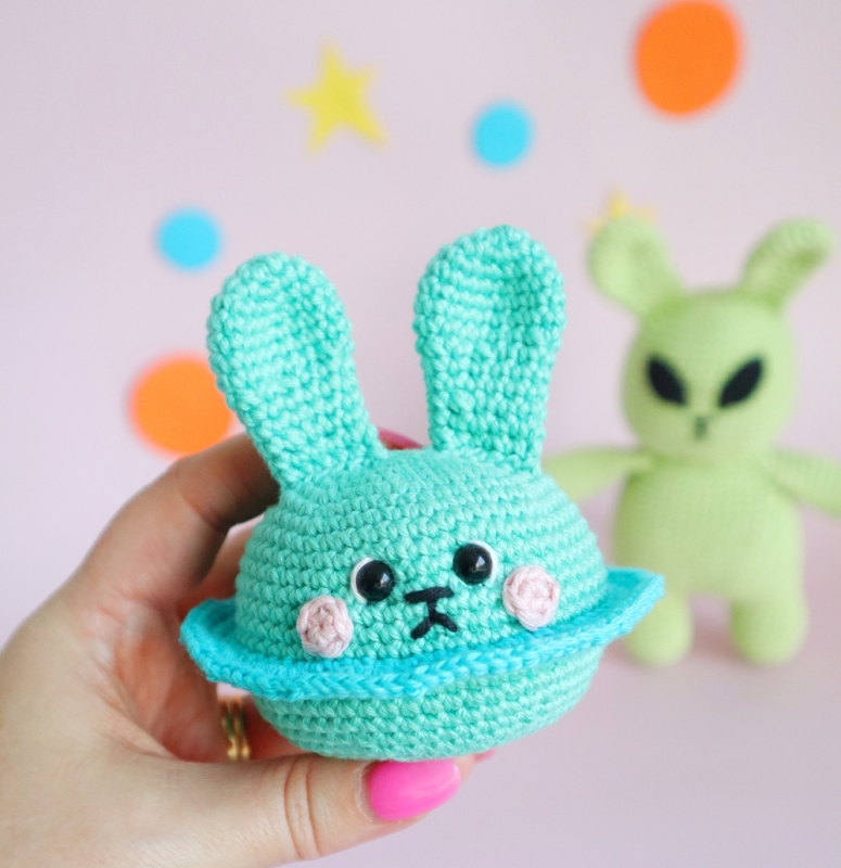 Lunar the Planet Bunny amigurumi pattern - Amigurumi.com
