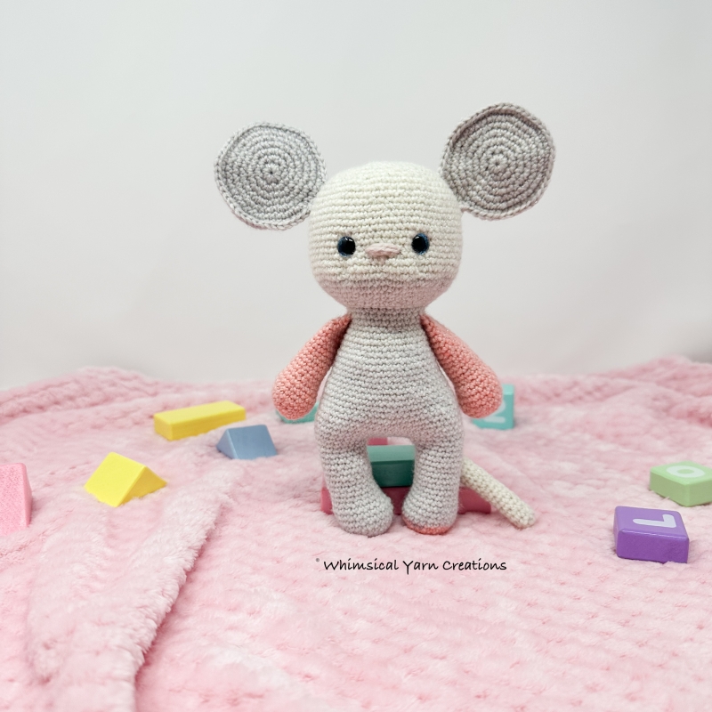 Clover the Mouse amigurumi pattern - Amigurumi.com