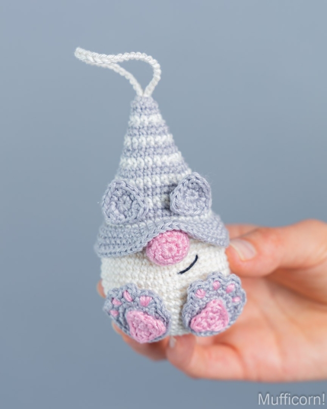 Cat keychain amigurumi pattern - Amigurumi.com