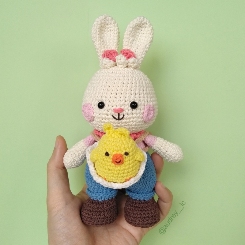 Daisy Bunny and Little Chick amigurumi pattern - Amigurumi.com