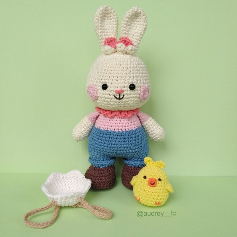Daisy Bunny and Little Chick amigurumi pattern - Amigurumi.com