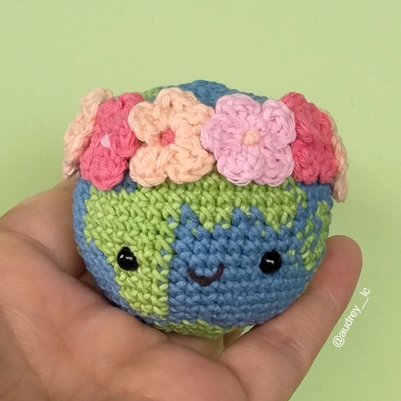 Mini Earth Collection amigurumi pattern - Amigurumi.com