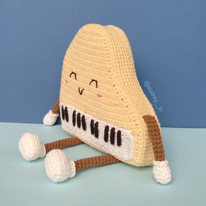 Perry the Piano amigurumi pattern - Amigurumi.com