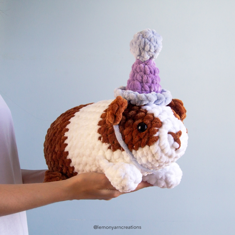 Party Guinea Pig amigurumi pattern - Amigurumi.com