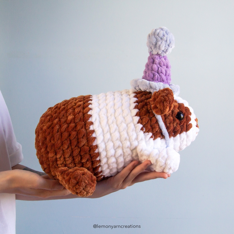 Party Guinea Pig amigurumi pattern - Amigurumi.com