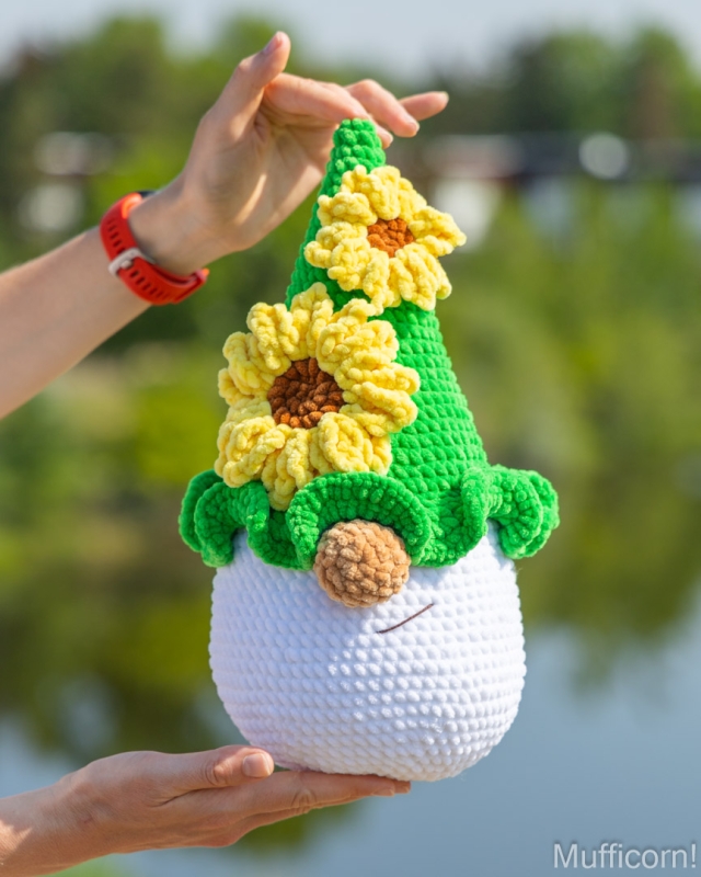 Plush Gnome amigurumi pattern - Amigurumi.com