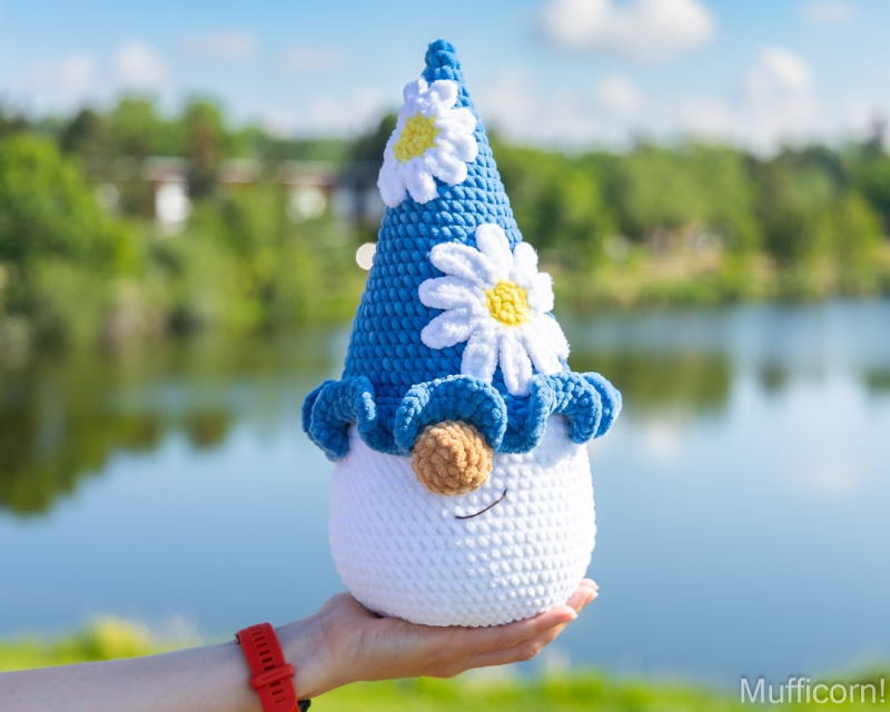 Plushy gnome amigurumi pattern - Amigurumi.com