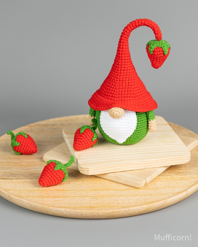 Strawberry Gnome amigurumi pattern - Amigurumi.com