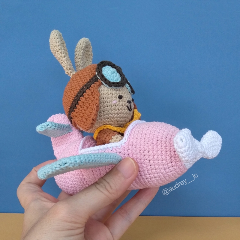 Erin the Aviator amigurumi pattern - Amigurumi.com