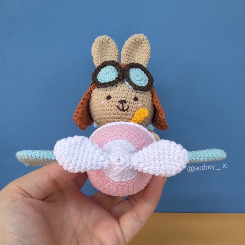 Erin the Aviator amigurumi pattern - Amigurumi.com