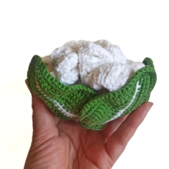 Cauliflower - Play food vegetable amigurumi pattern - Amigurumi.com