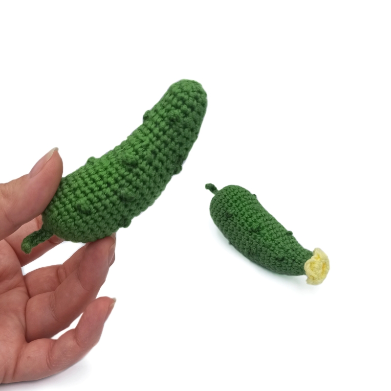 Cucumber - Play food vegetable amigurumi pattern - Amigurumi.com