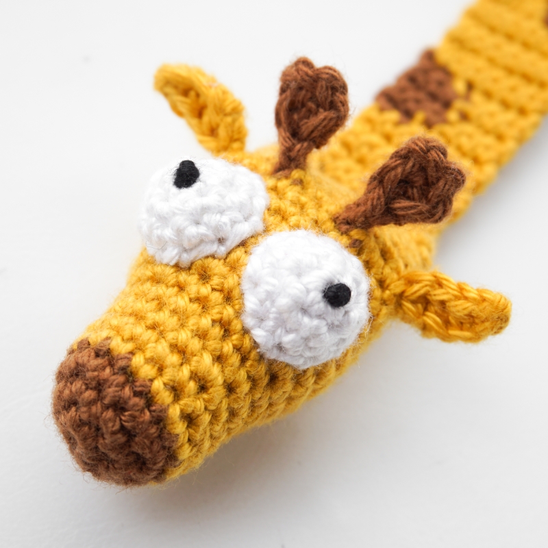 Giraffe Bookmark amigurumi pattern - Amigurumi.com