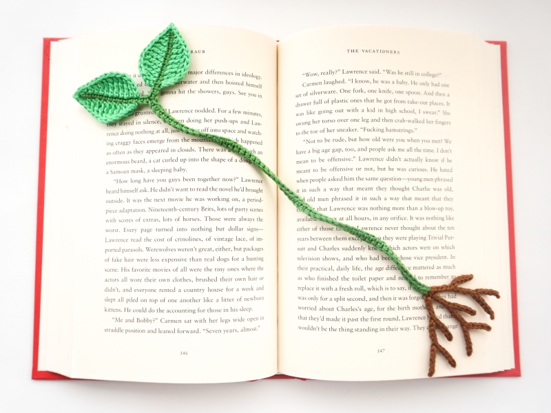 Leaf Bookmark amigurumi pattern - Amigurumi.com