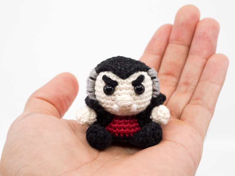 Mini Vampire amigurumi pattern - Amigurumi.com