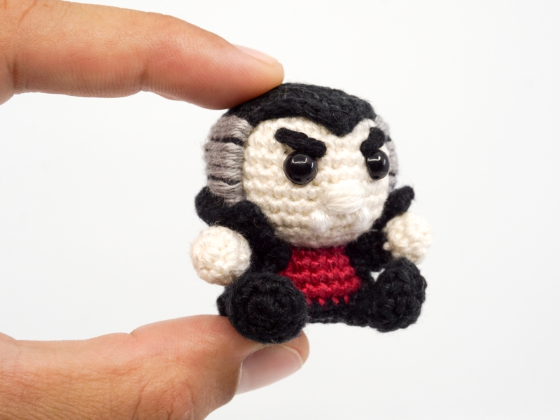 Mini Vampire amigurumi pattern - Amigurumi.com