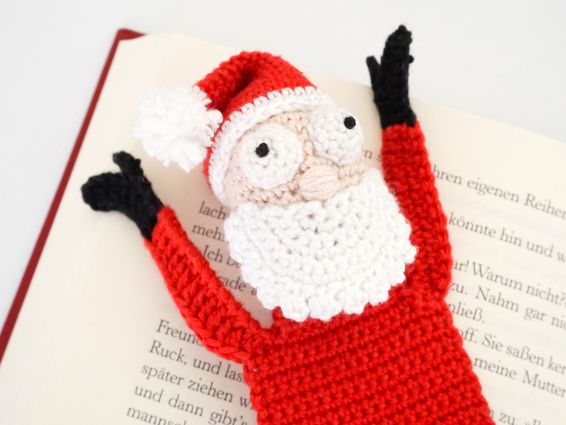 Santa Claus Bookmark amigurumi pattern - Amigurumi.com